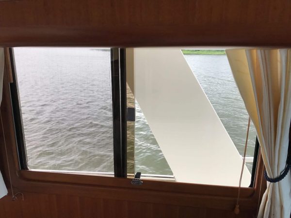 Detail sliding windows - Selene Ocean Yachts